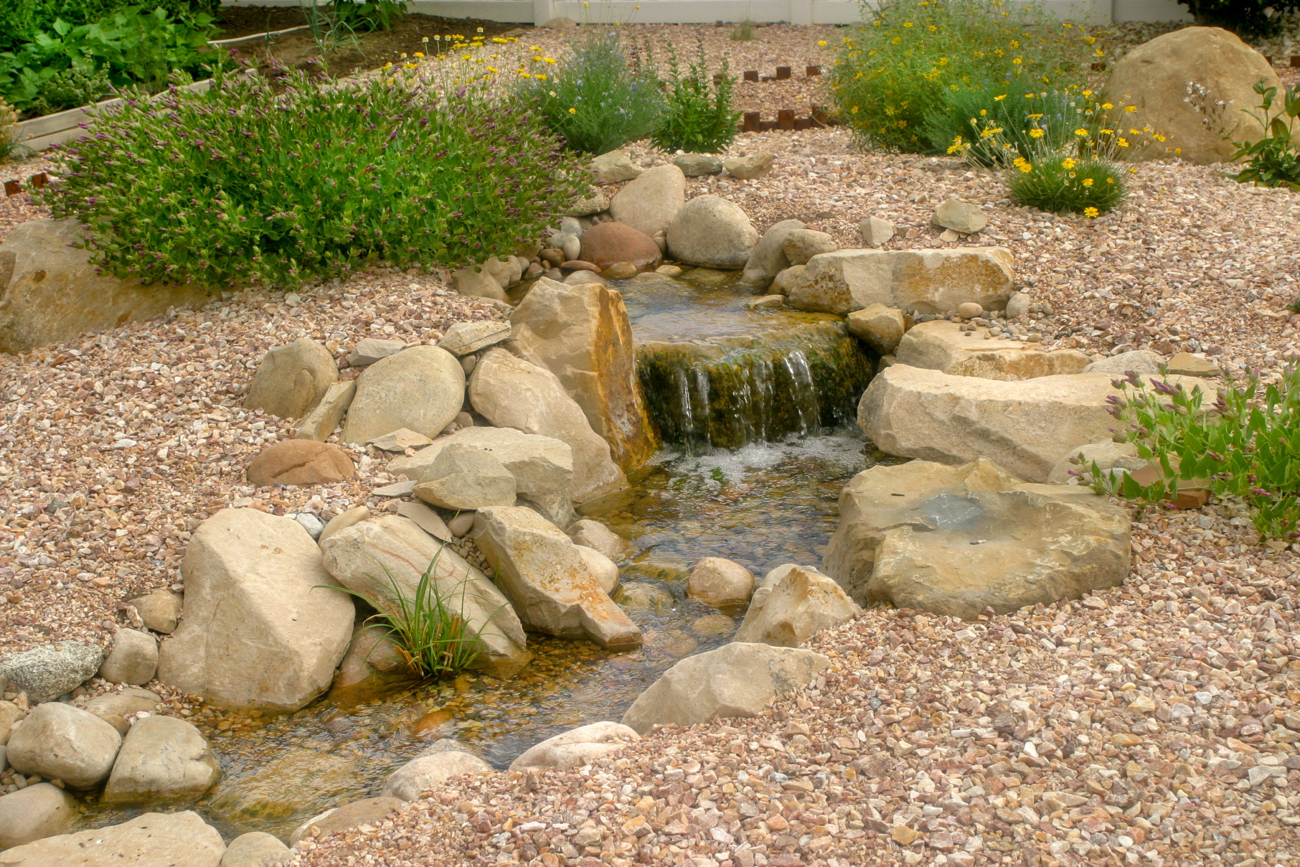 How to Build a Beautiful Concrete Water Feature for Your Summer DIY ...