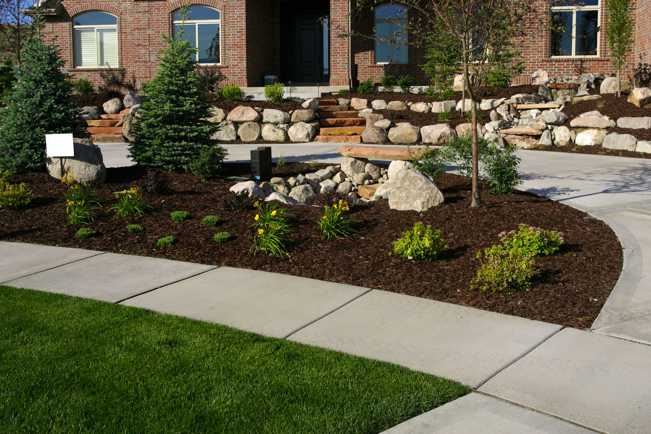 6 Easy Backyard Landscaping Ideas - HK Contractors